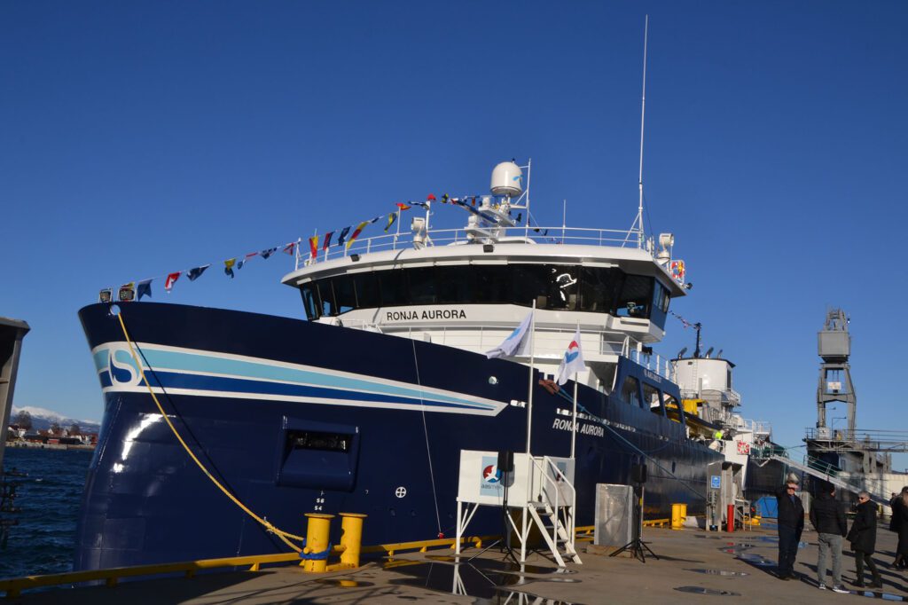 Dåp under skyfri himmel - Vestnesavisa