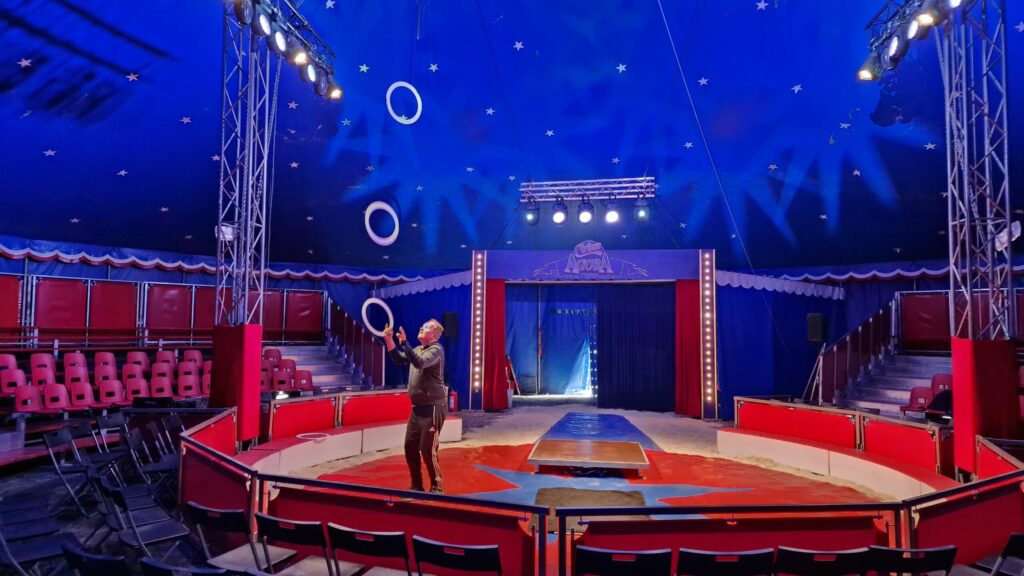 Sirkus Agora viste musklar, rampete ponniar og klovneri – Sjå bilder ...