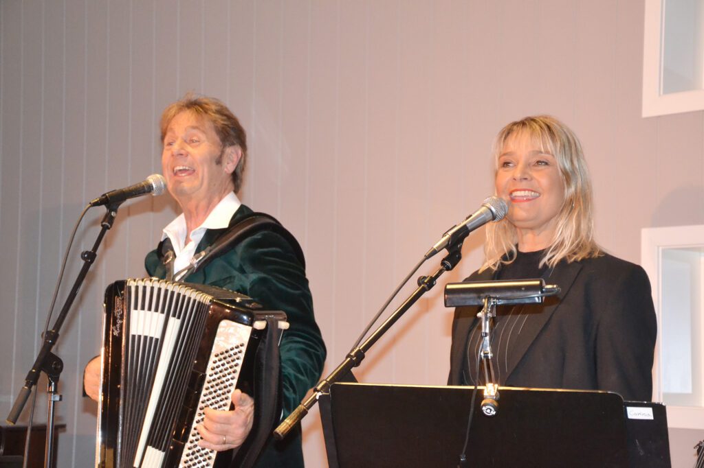 Trekkspelte kristen gladmusikk for fullt hus - Vestnesavisa