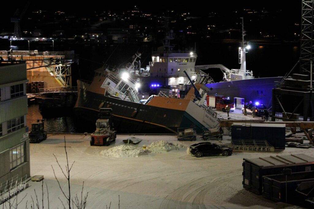 Båt fekk slagside ved kai på Solstrand verft - Vestnesavisa